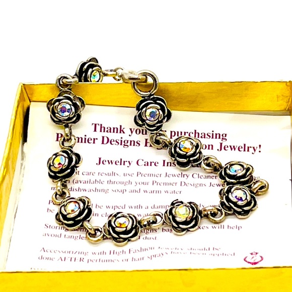 Premier Designs | Jewelry | Premier Designs Pd Silver Tone Flowers W ...